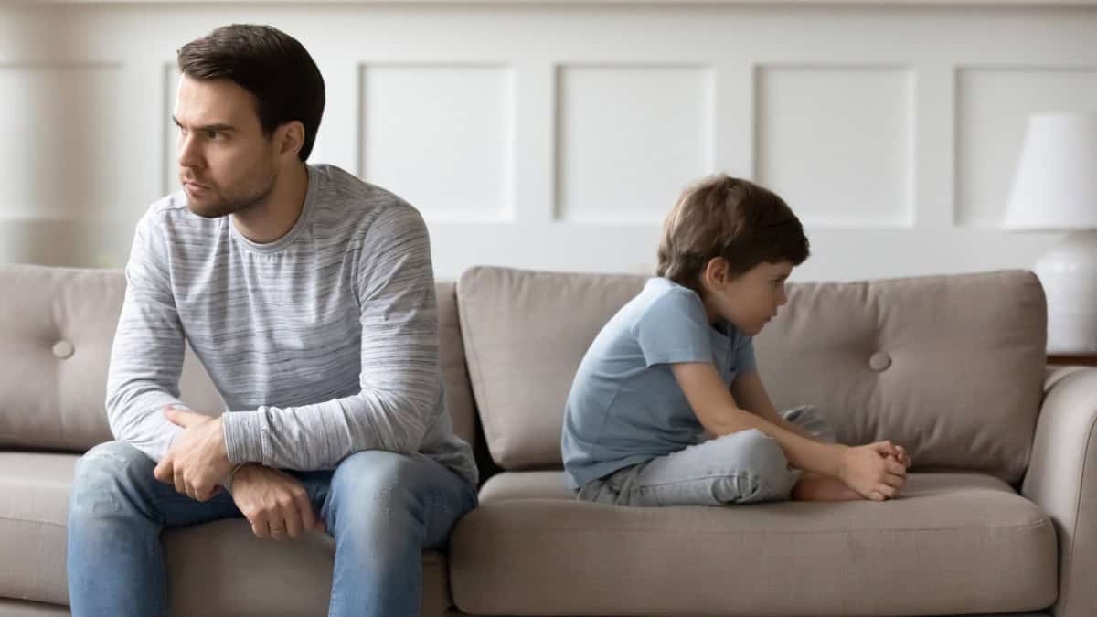 A Brief Comparison Between Attachment Disorder Vs. Autism - JADE ABA